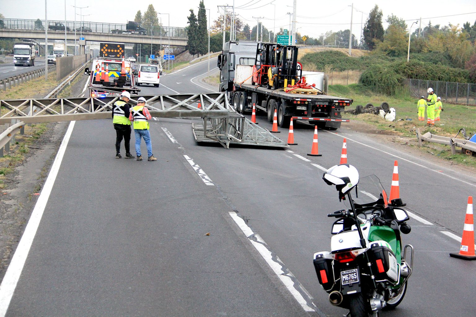 Caída de estructura metálica a calzada de la Ruta 5 Sur generó importante congestión - Diario La ...